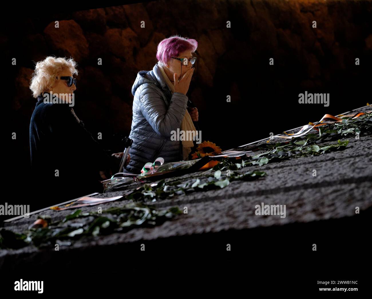 People are laying flowers on the graves of the victims of the Fosse ...