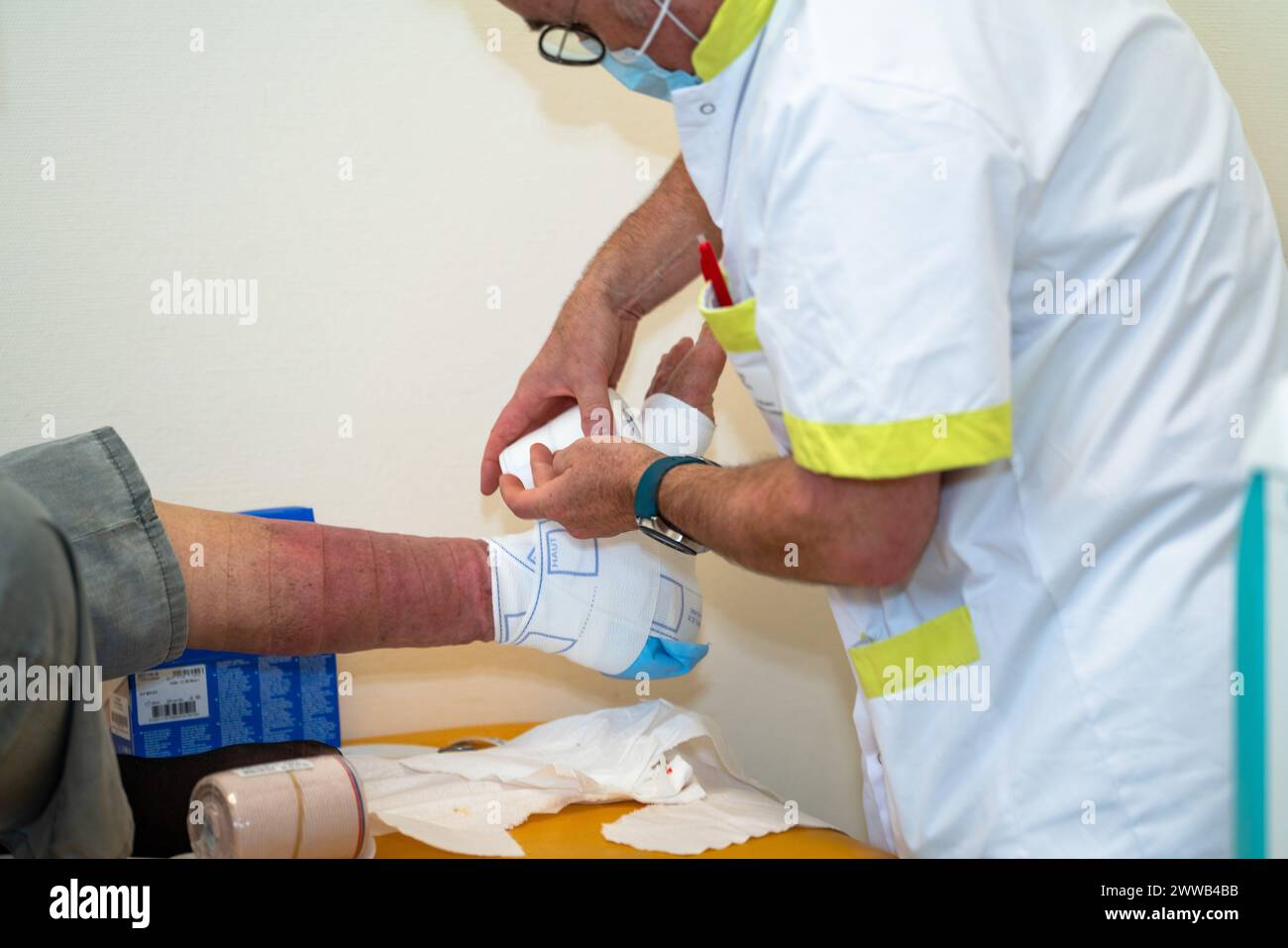Cleaning wound with water hi-res stock photography and images - Alamy