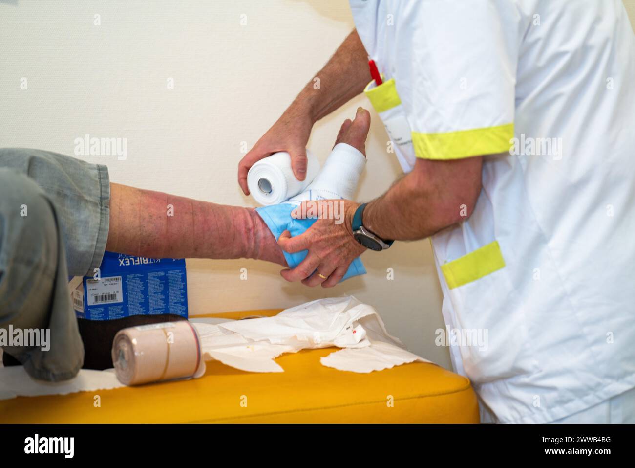 Cleaning wound with water hi-res stock photography and images - Alamy