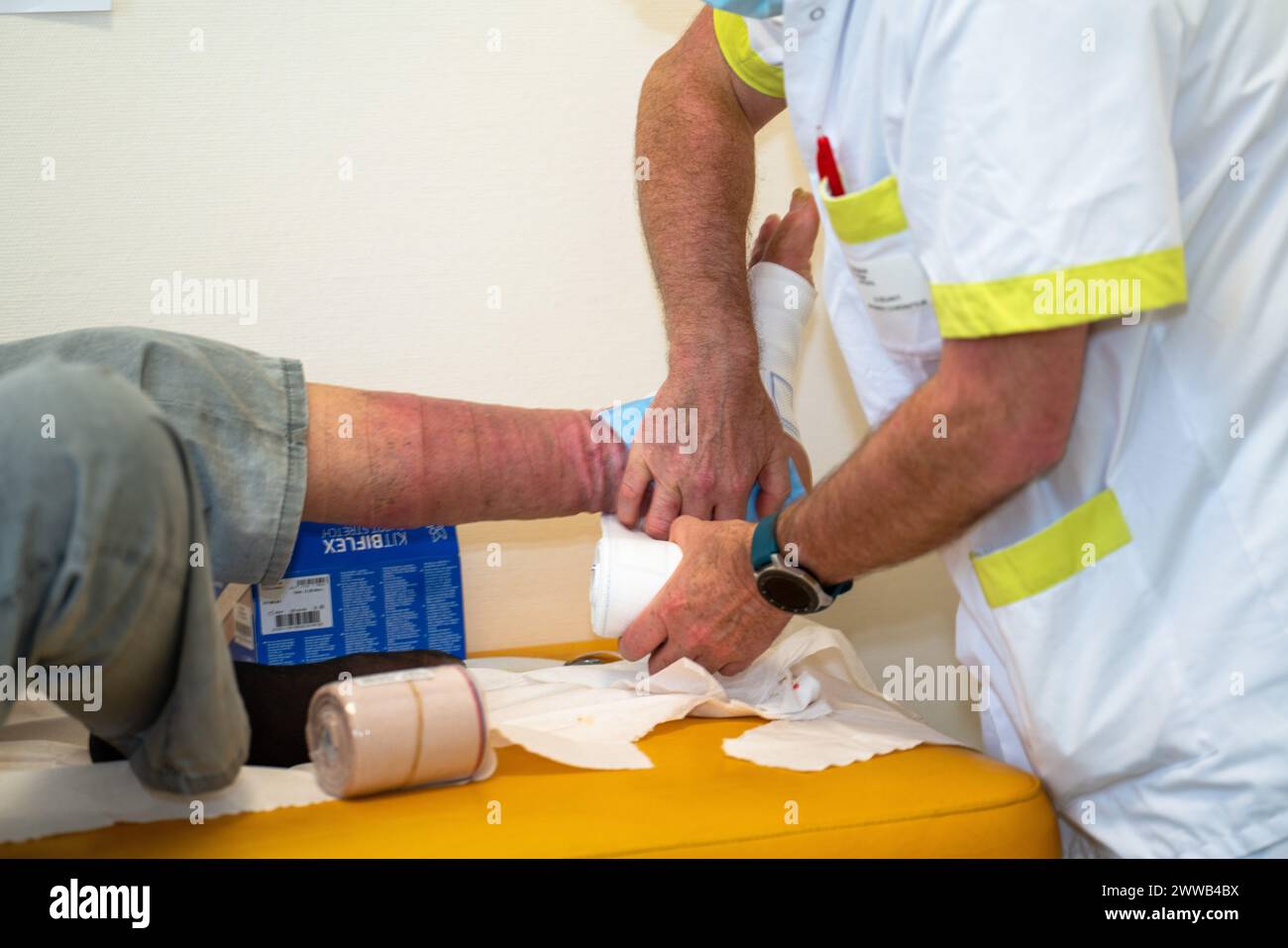 Cleaning wound with water hi-res stock photography and images - Alamy