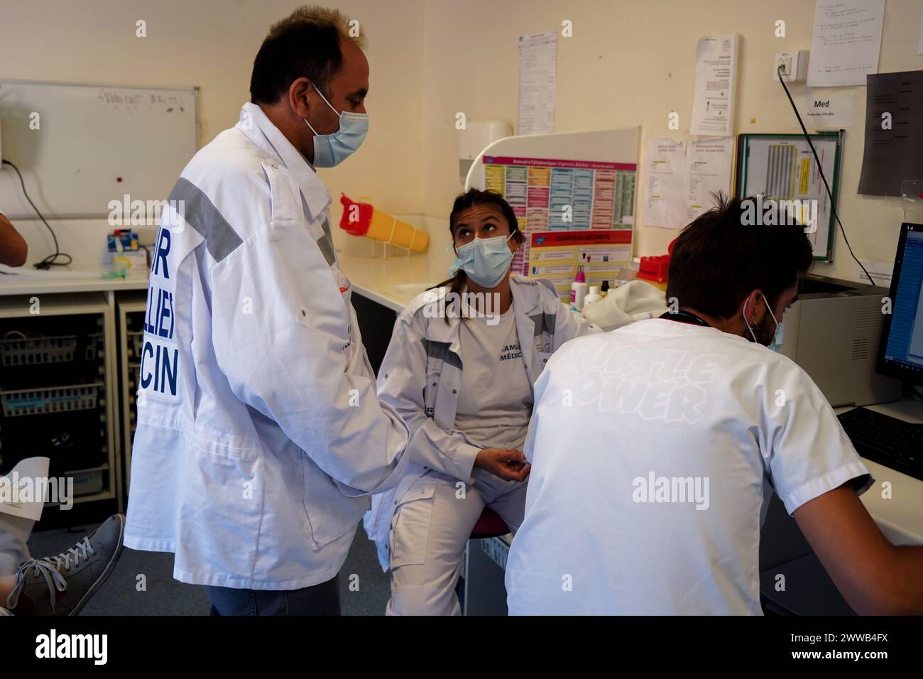 Shock room in the intensive care unit of a university hospital. The ...