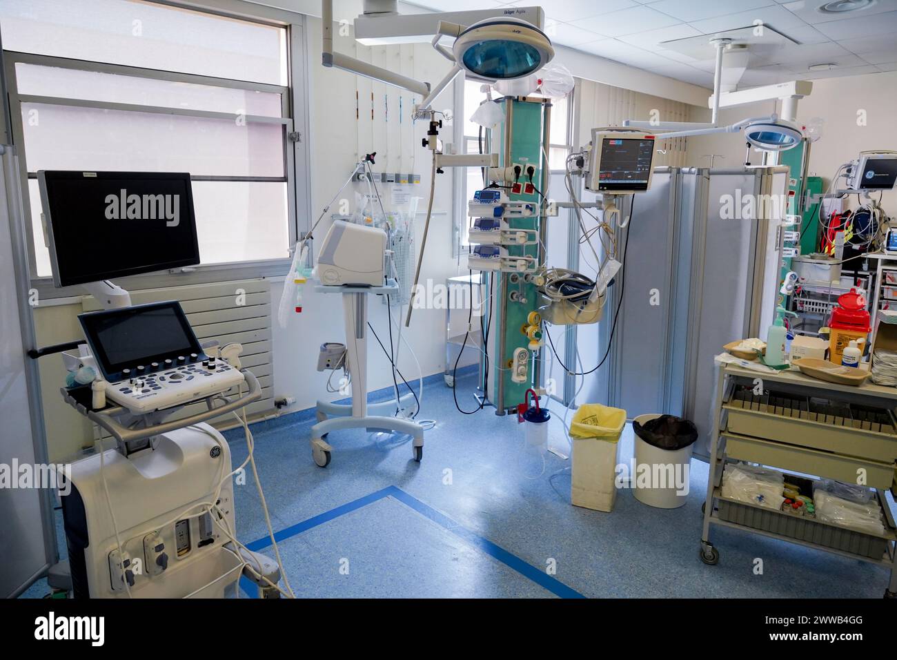 Portable ultrasound hospital hi-res stock photography and images - Alamy