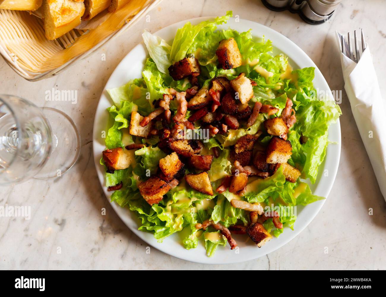 Lardon salad hi-res stock photography and images - Alamy