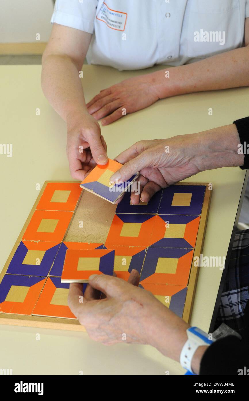 Occupational therapy session in the aftercare and rehabilitation ...