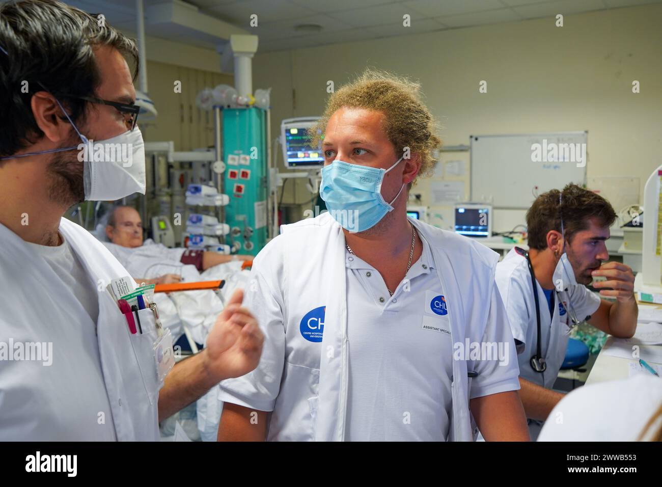 Hospital staff in the shock ward in the intensive care unit of a ...