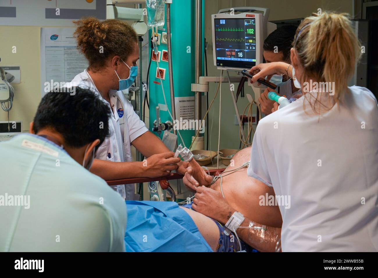 Patient in the shock ward in the intensive care unit of a university ...