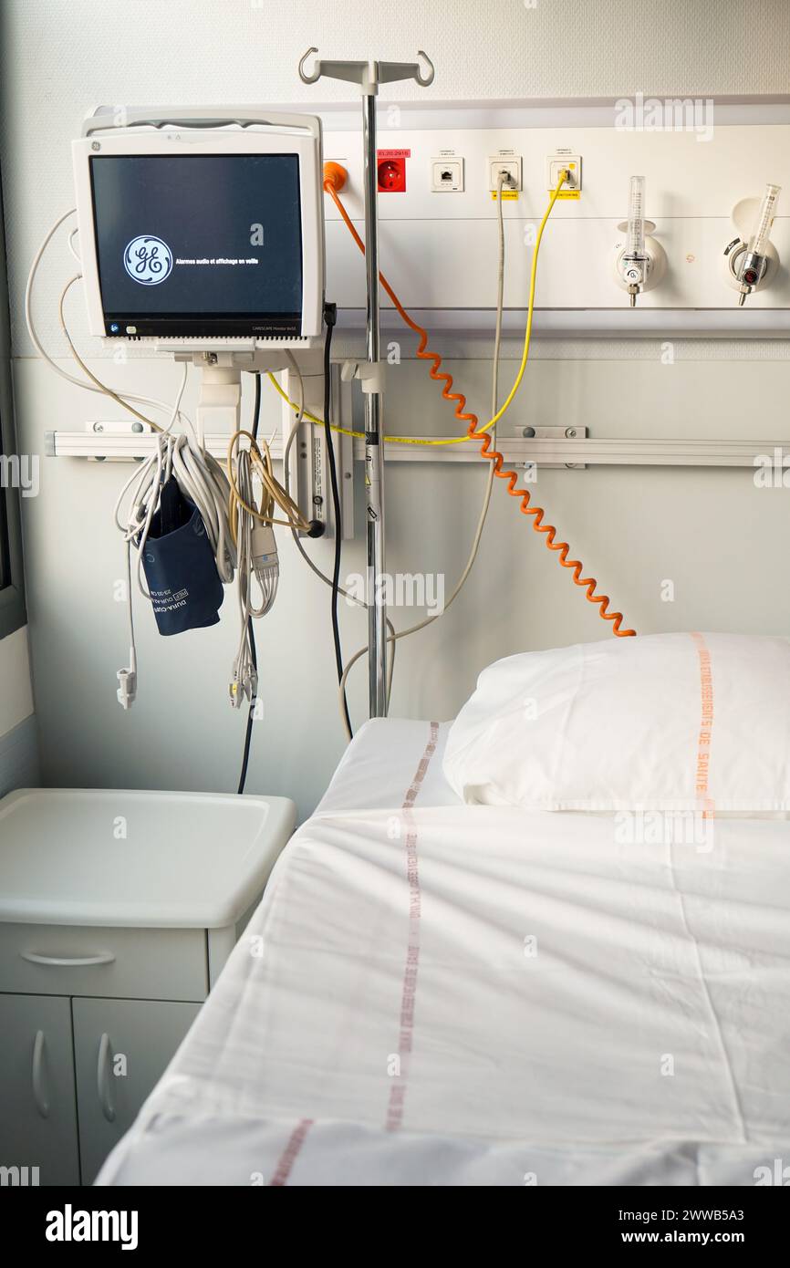 Hospitalization room in the emergency room of a university hospital ...