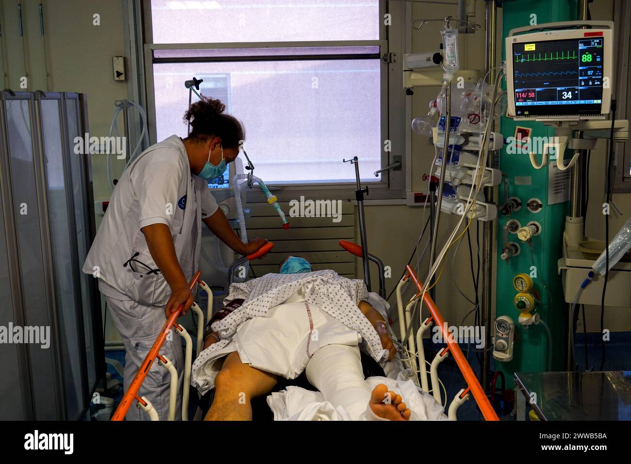 Shock room in the intensive care unit of a university hospital Stock ...