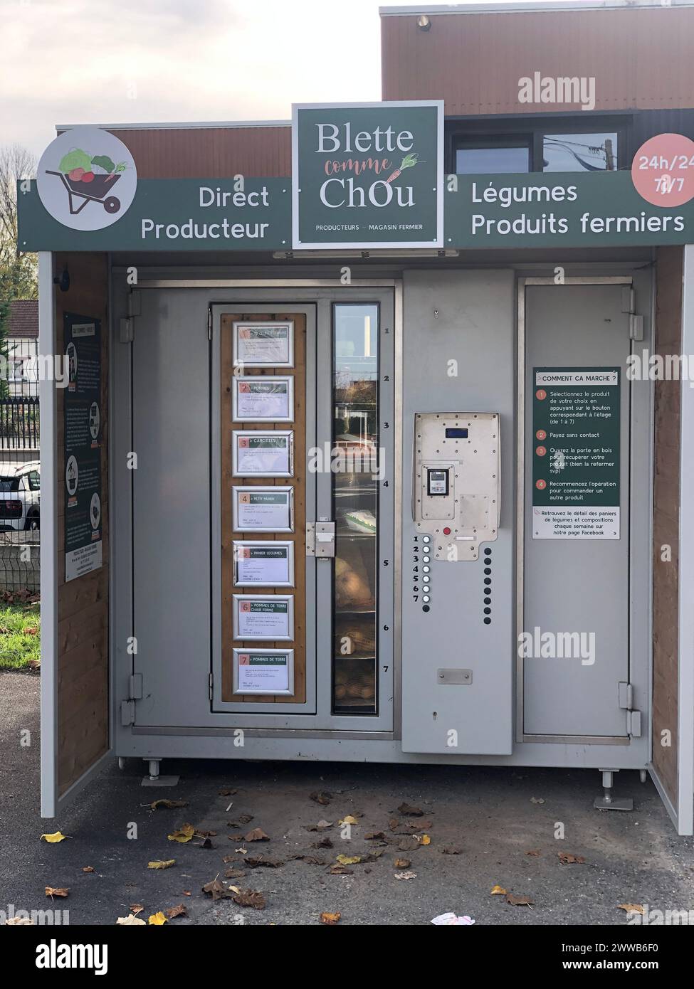 Door and vending machine hi-res stock photography and images - Alamy