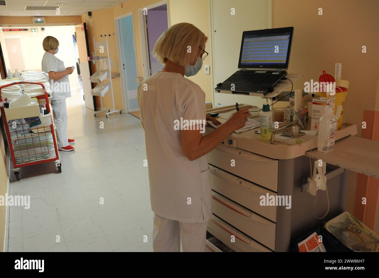 Nurse and orderly in the hallway of a hospital Stock Photo - Alamy