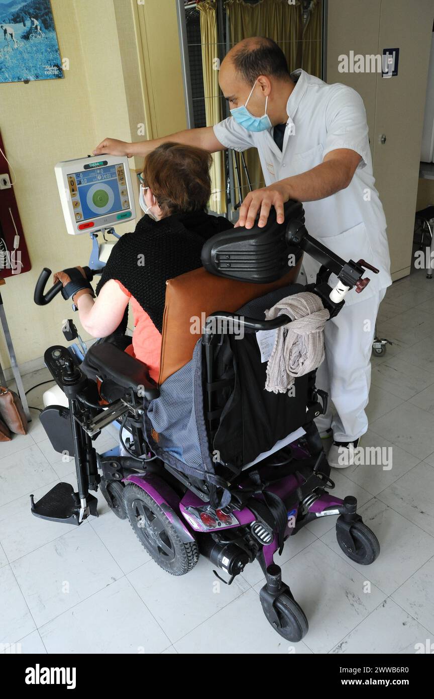 Physiotherapy session in the aftercare and rehabilitation department of ...