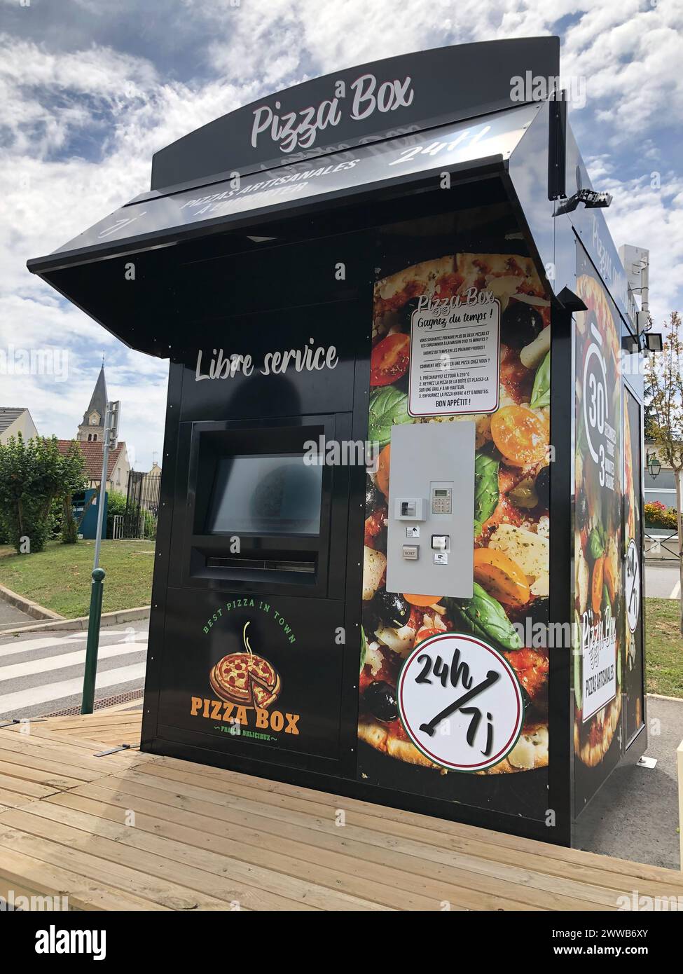 Food vending machine france hi-res stock photography and images - Alamy