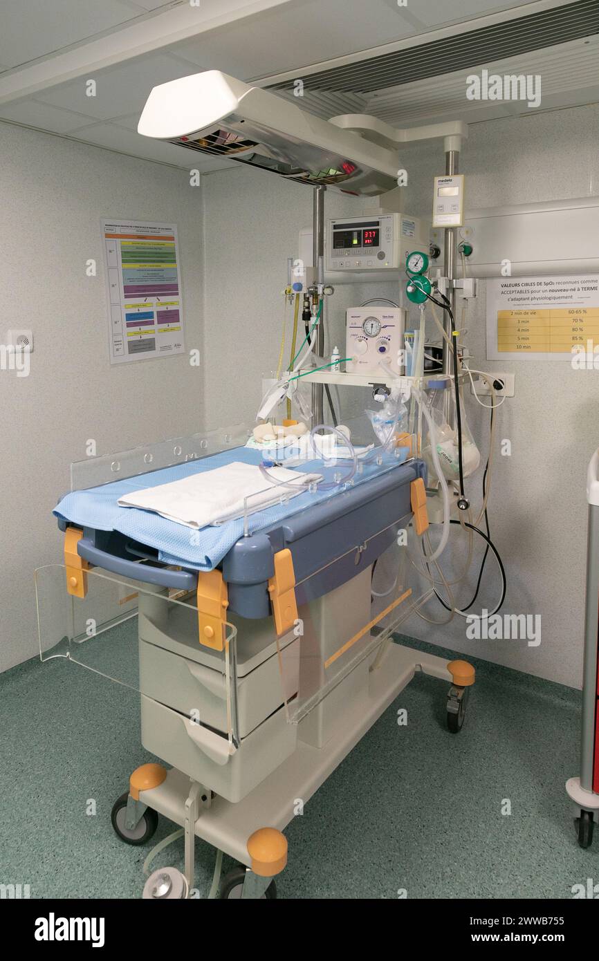 Neonatal pediatric resuscitation table for infants in a hospital Stock ...