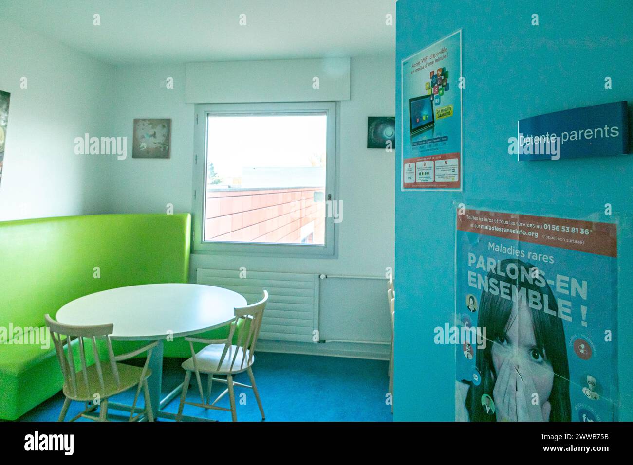 Indoor parent relaxation area Stock Photo - Alamy