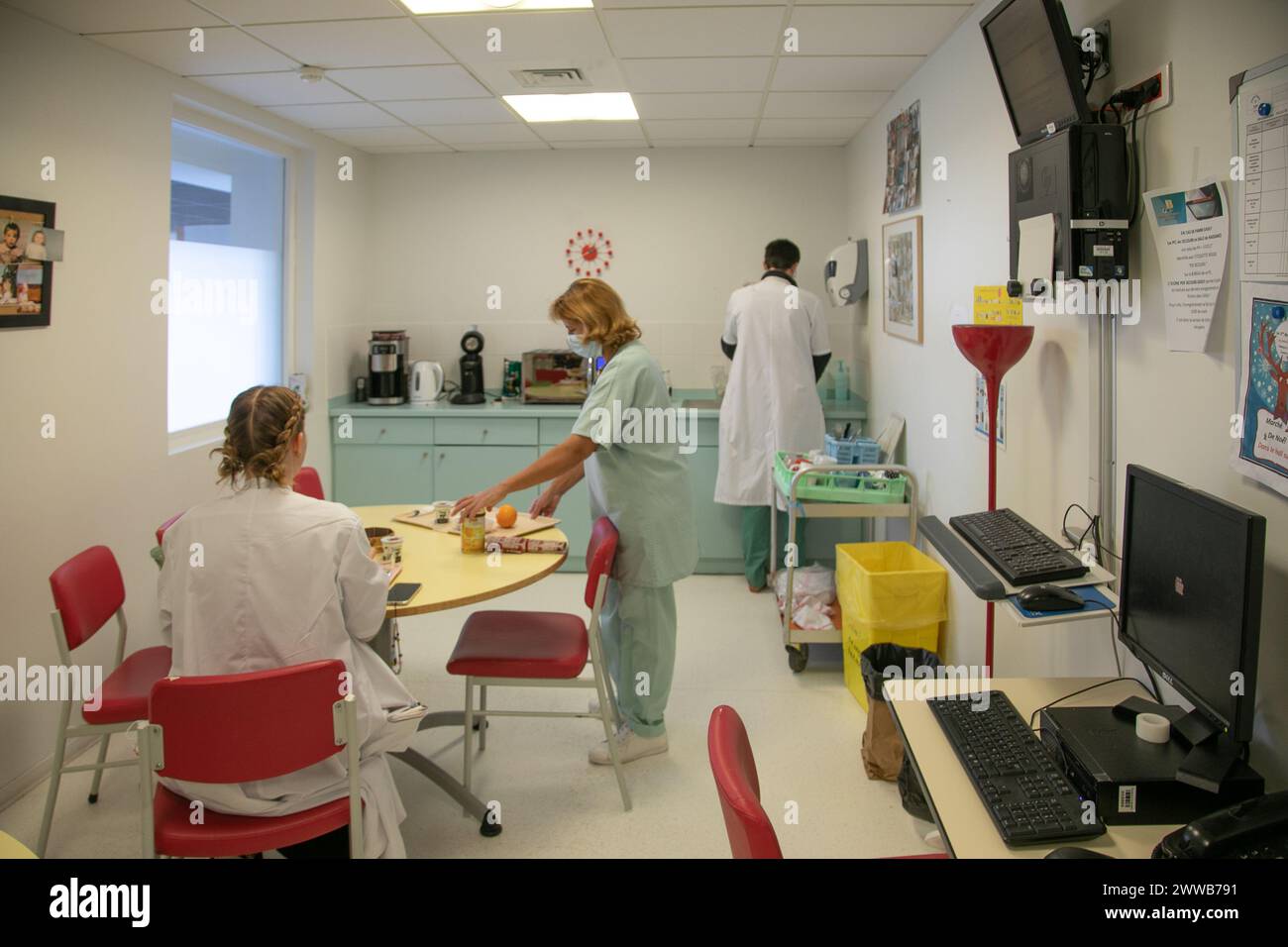 Care staff hi-res stock photography and images - Alamy