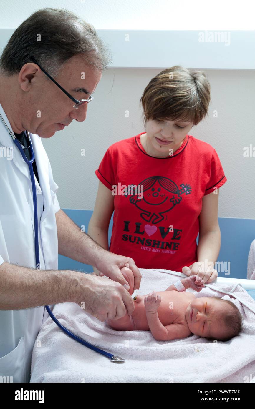 Hip examination newborn hi-res stock photography and images - Alamy