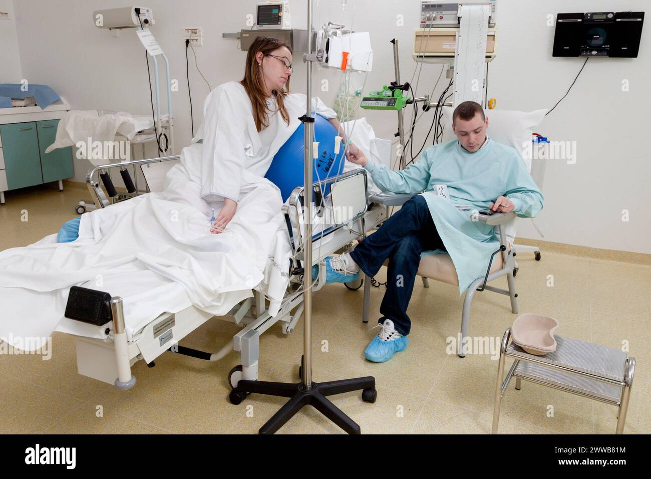 Labor in the delivery room often lasts several hours. With the help of ...