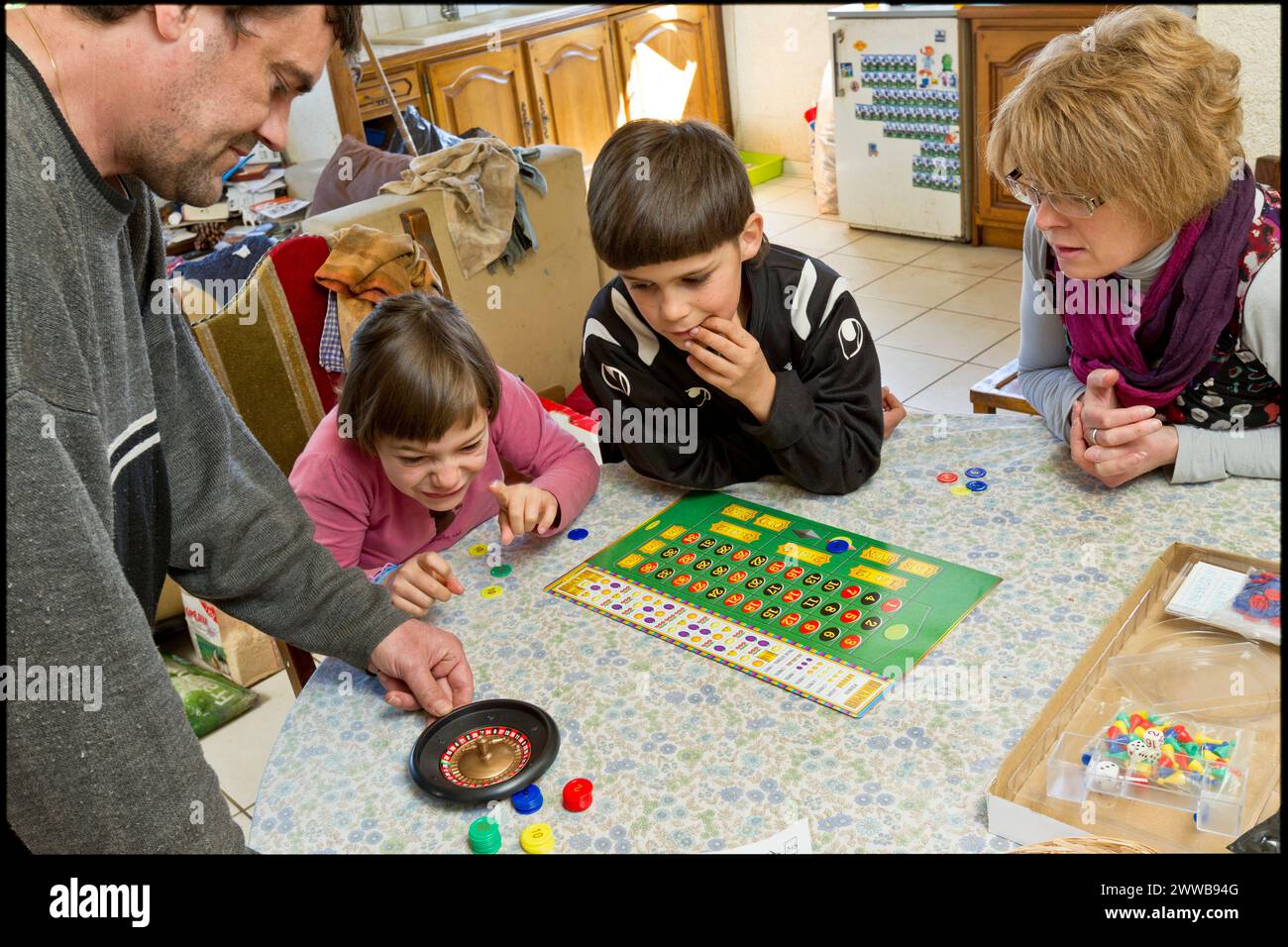 ASE - Childhood Social Assistance. Nicolas and Clemence play a board ...
