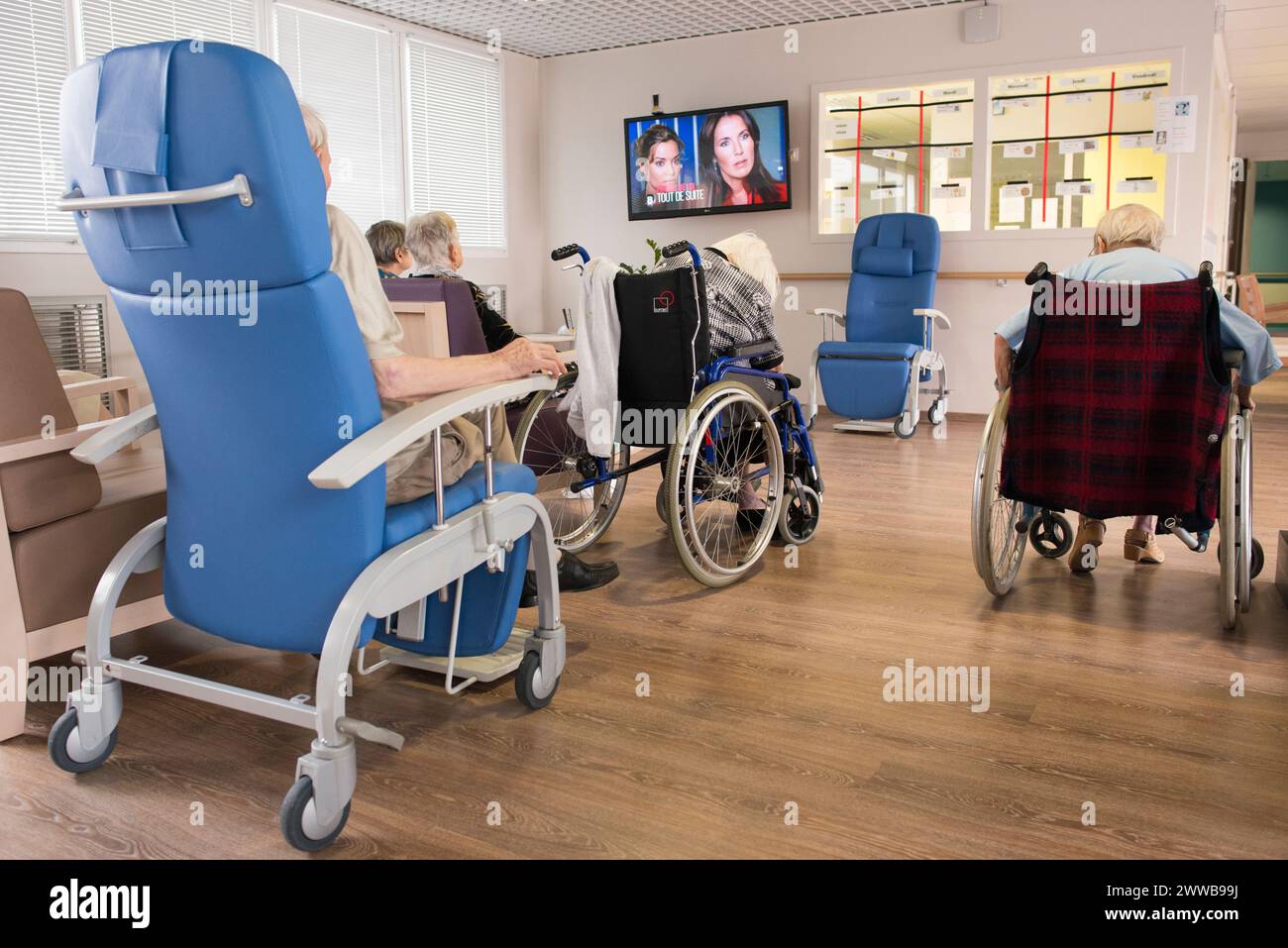 EHPAD - Elderly residents in wheelchairs installed in a common room ...