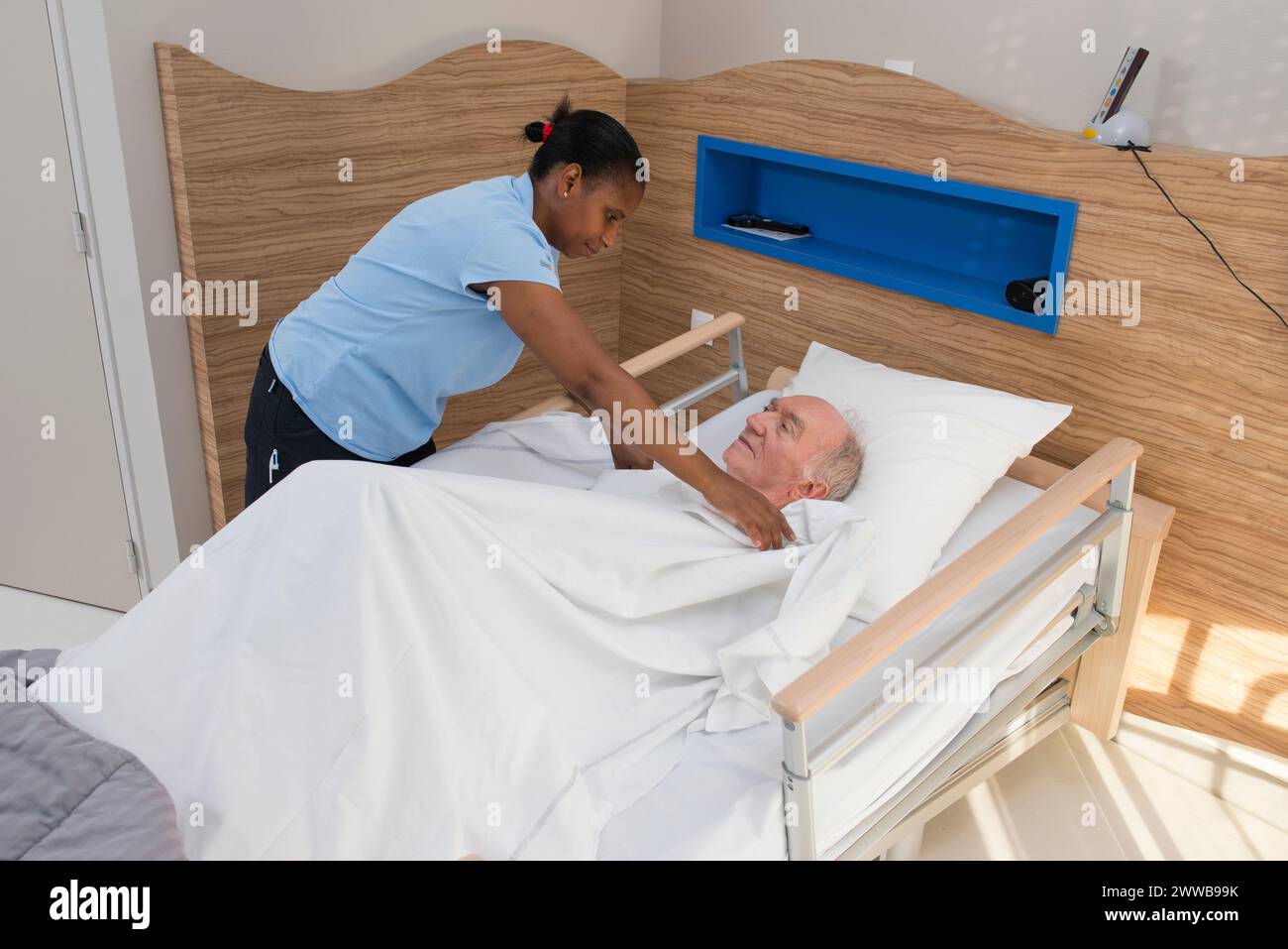 Nursing assistant hi-res stock photography and images - Alamy
