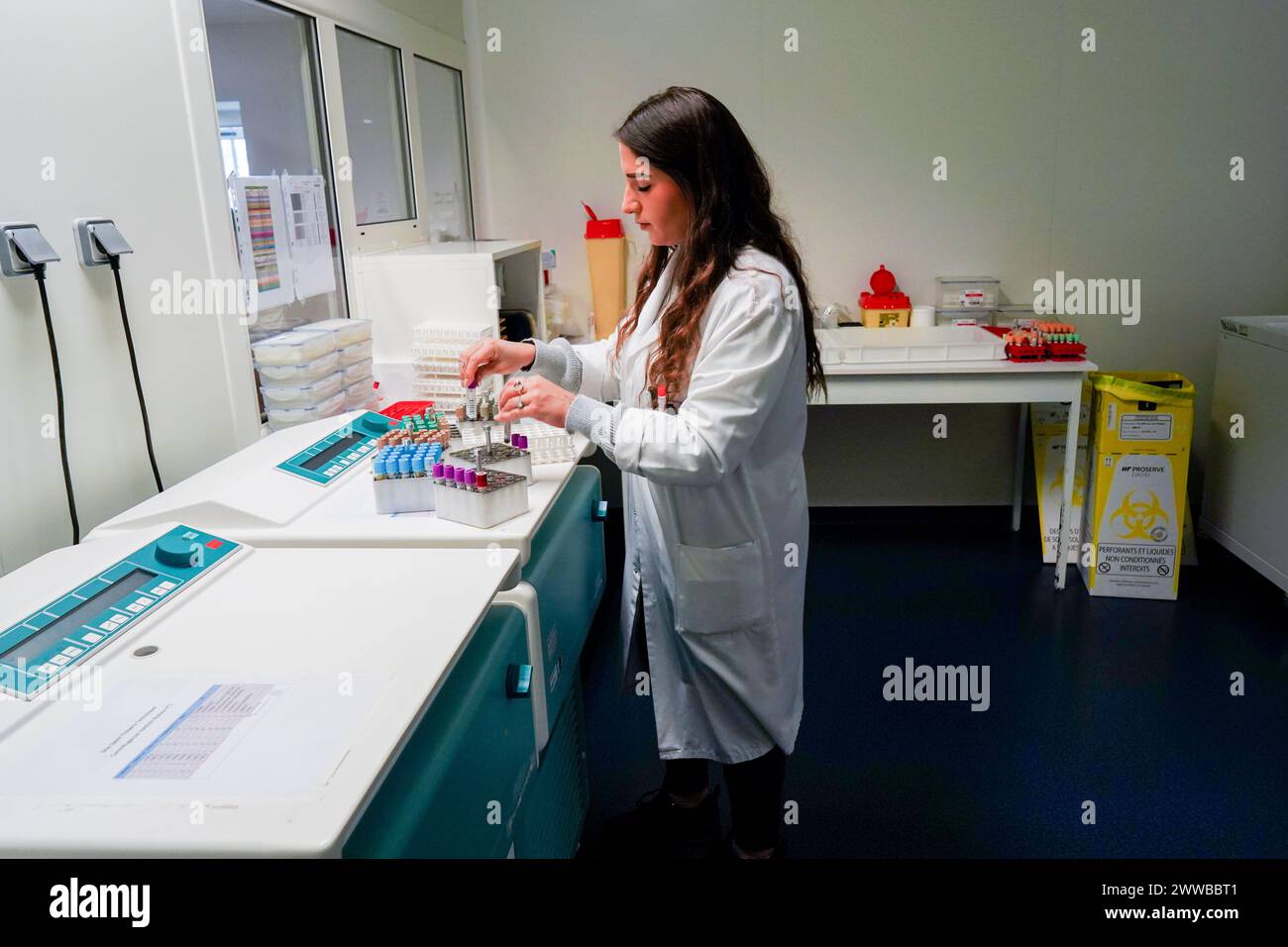 Technical platform of the Inovie 34 laboratory . Lab technician ...