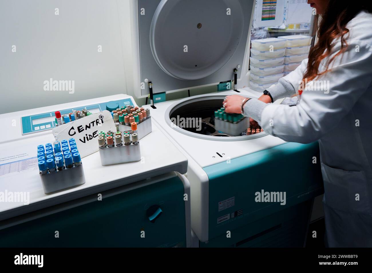 Technical platform of the Inovie 34 laboratory . Lab technician ...