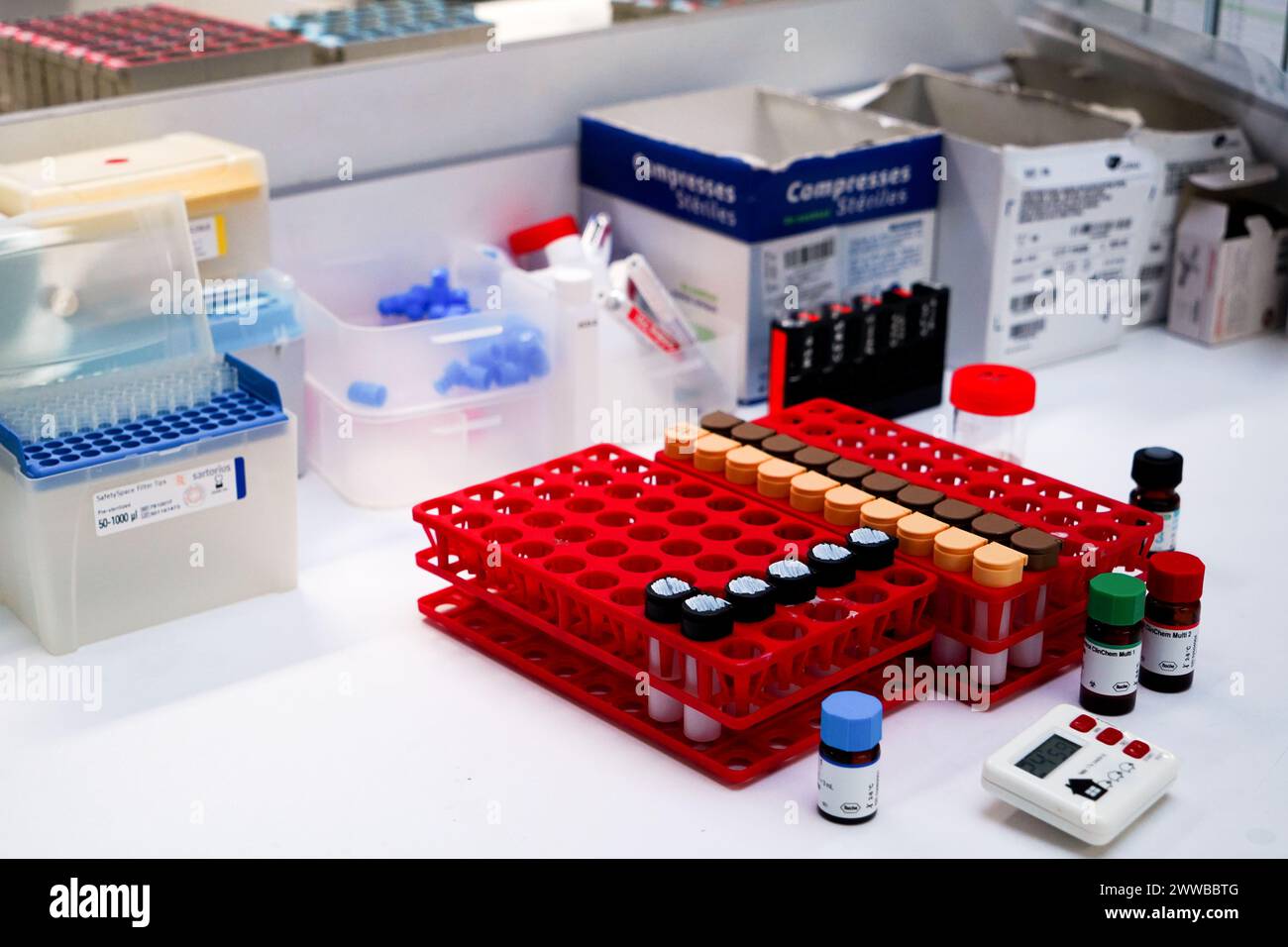 Technical platform of the Inovie 34 laboratory . Biochemistry bench ...
