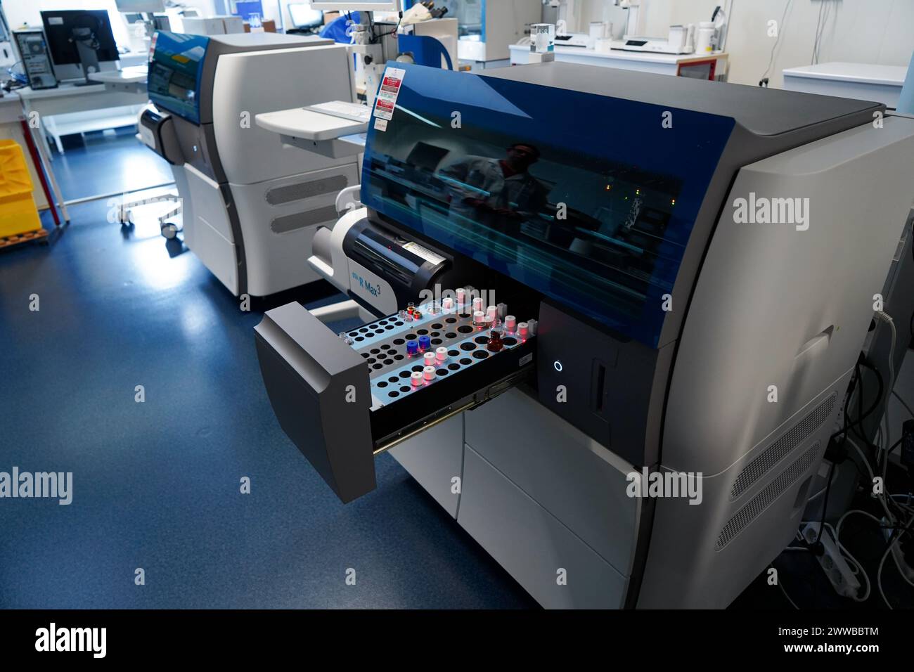 Technical platform of the Inovie 34 laboratory . A technician handling ...