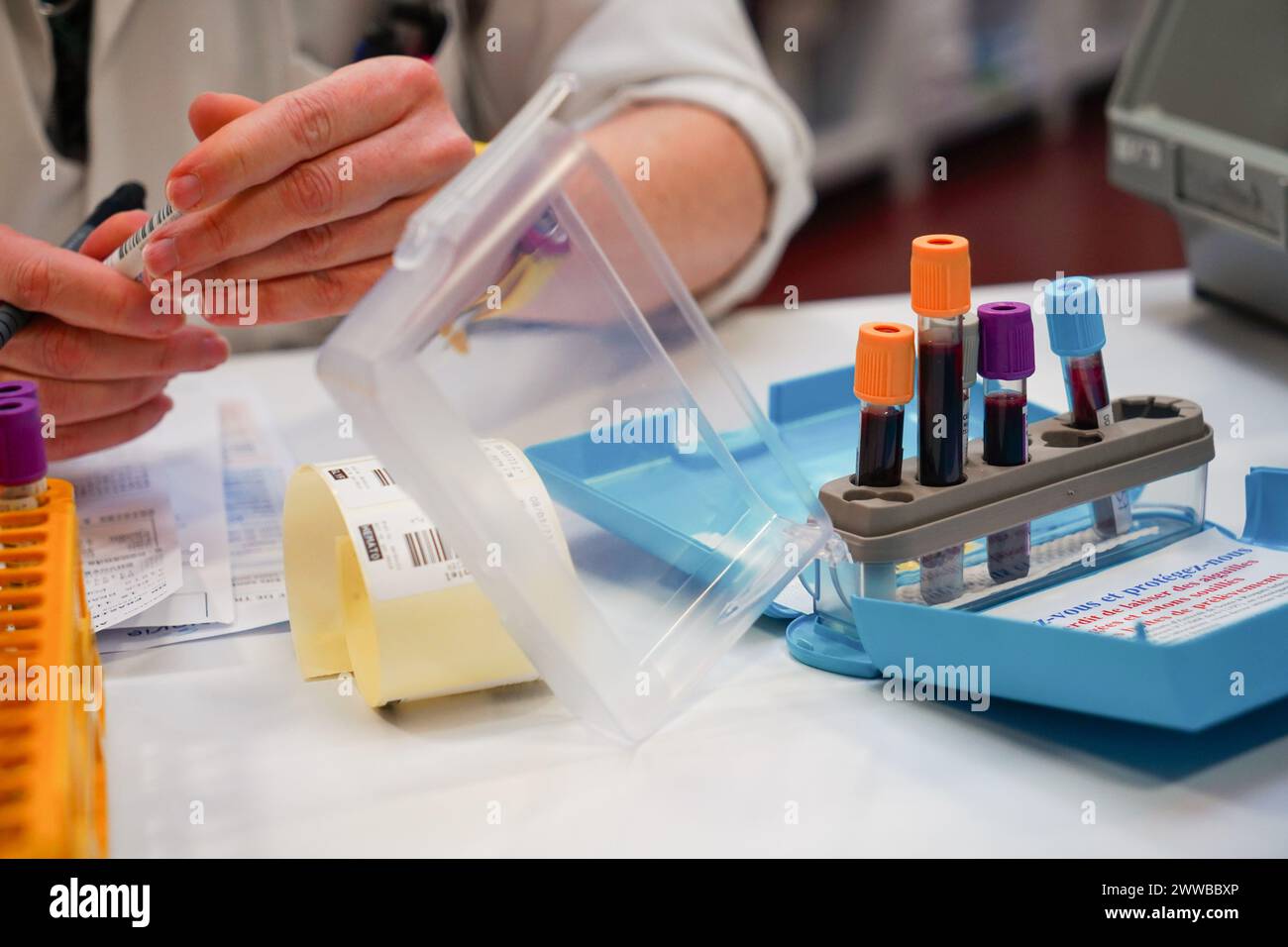 Technical platform of the Inovie 34 laboratory . Receipt of the boxes ...