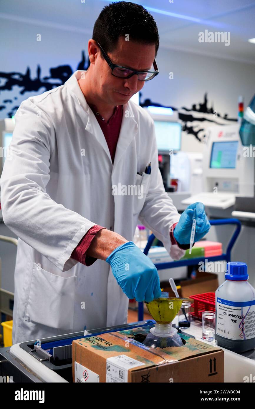 Technical platform of the Inovie 34 laboratory . Staining of a malaria ...