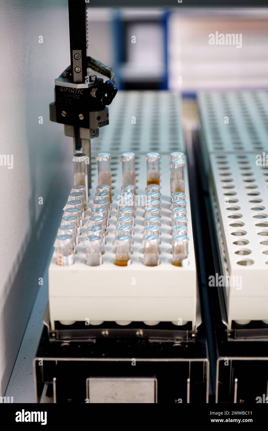 Technical platform of the Inovie 34 laboratory . Automated archiving of samples Stock Photo - Alamy