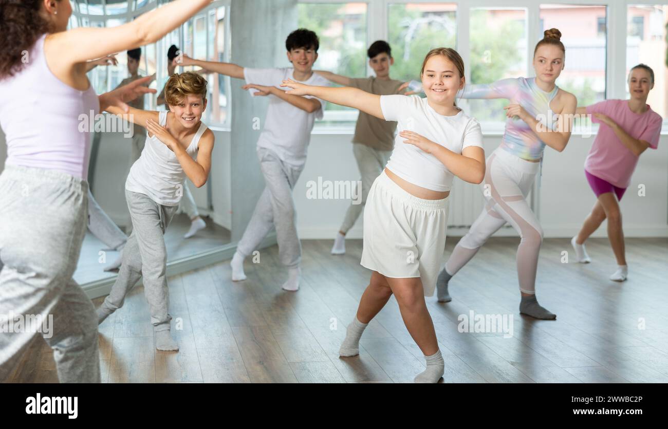 Children exercising modern dance hi-res stock photography and images ...