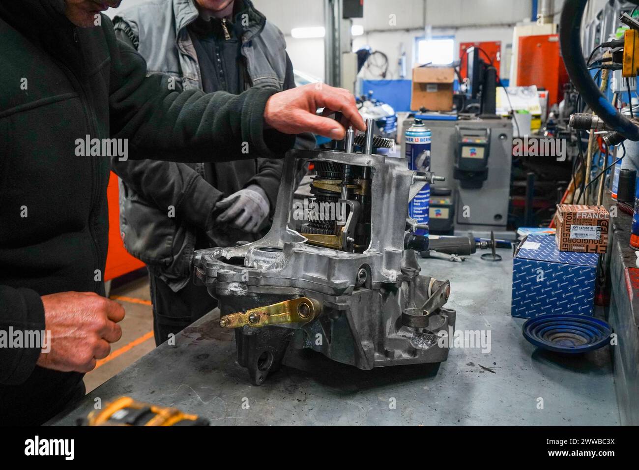 Business immersion of five workers from the mechanical workshop of an ...