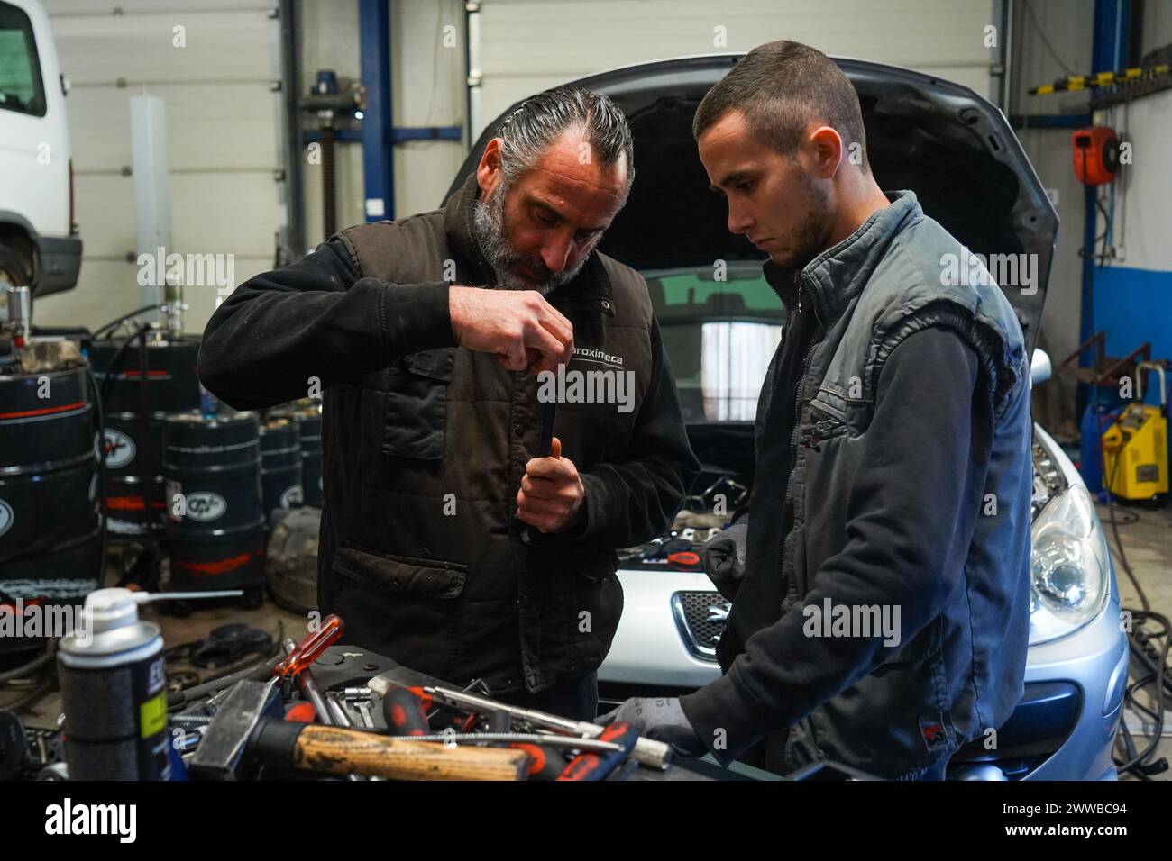 Business immersion of five workers from the mechanical workshop of an ...