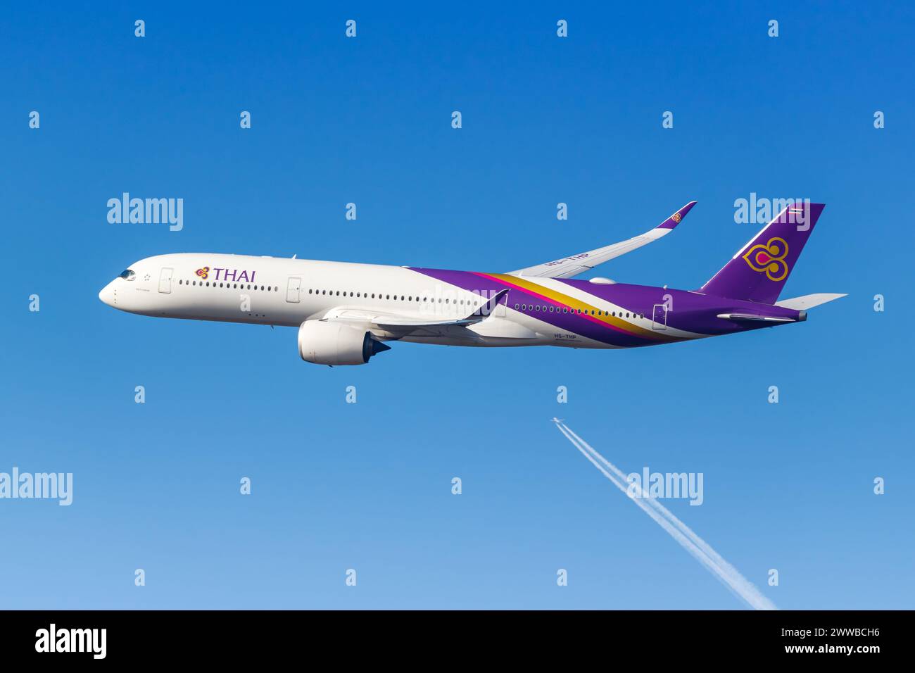 Airbus a350 flying thai hi-res stock photography and images - Alamy