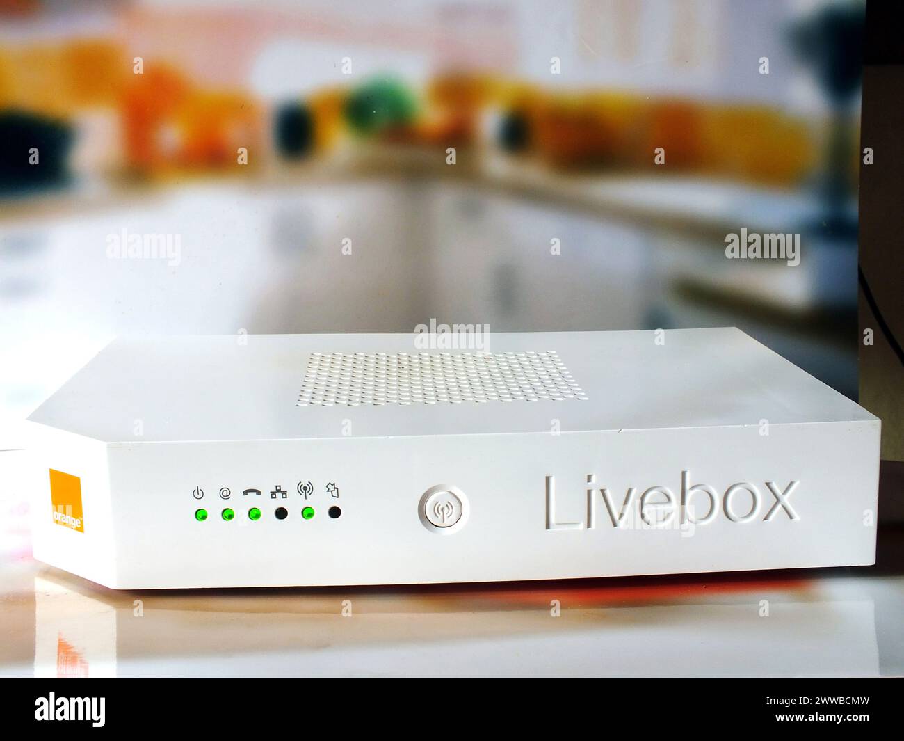 Wi fi telephone box hi-res stock photography and images - Alamy