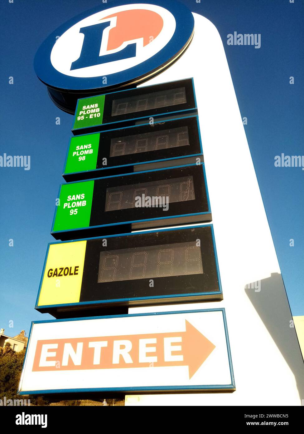 Fuel dispensing station hi-res stock photography and images - Alamy
