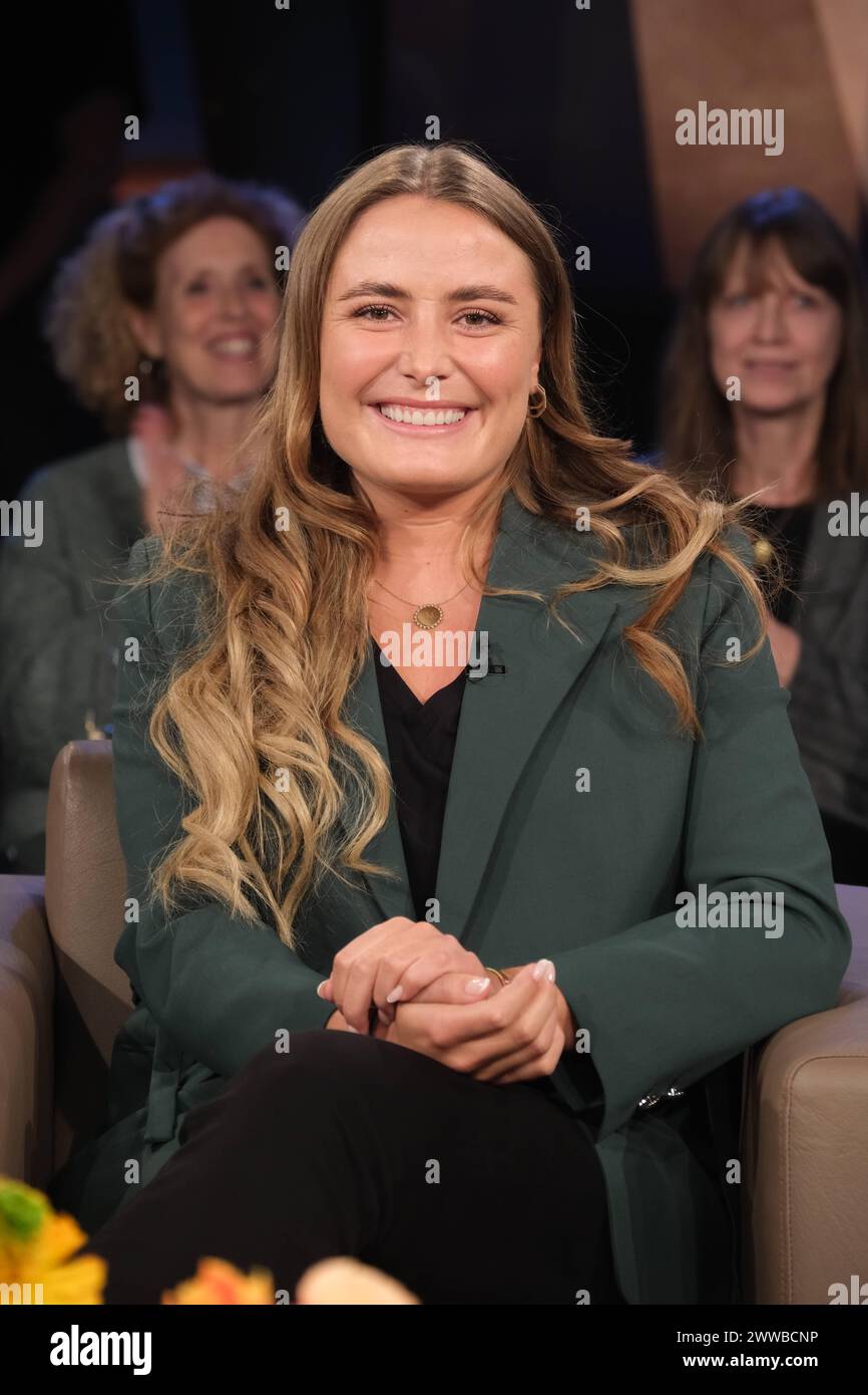 Nathalie Pohl, Extremschwimmerin, zu Gast in der NDR Talk Show ...