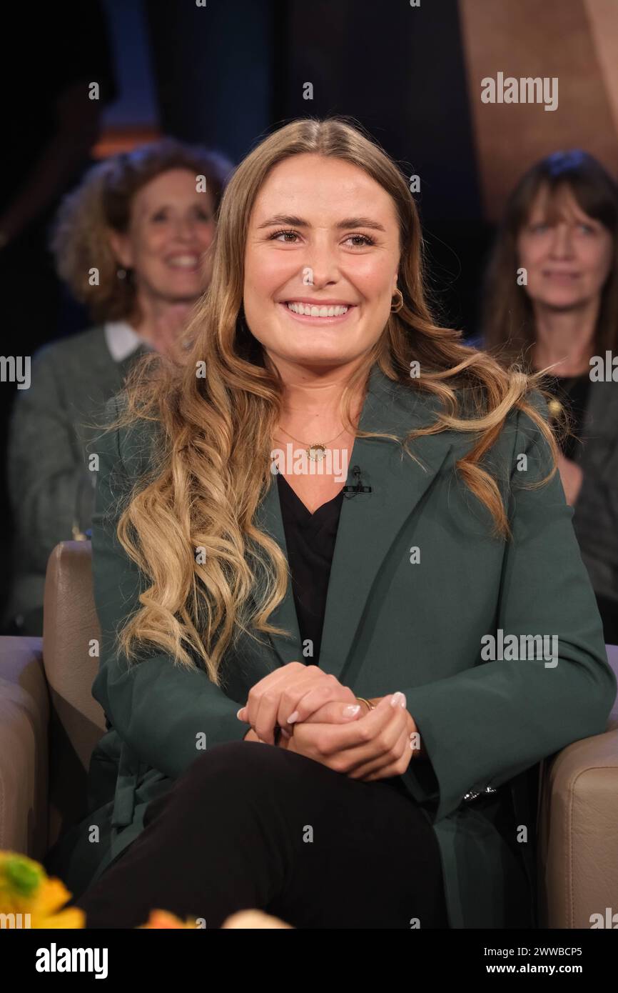 Nathalie Pohl, Extremschwimmerin, zu Gast in der NDR Talk Show ...