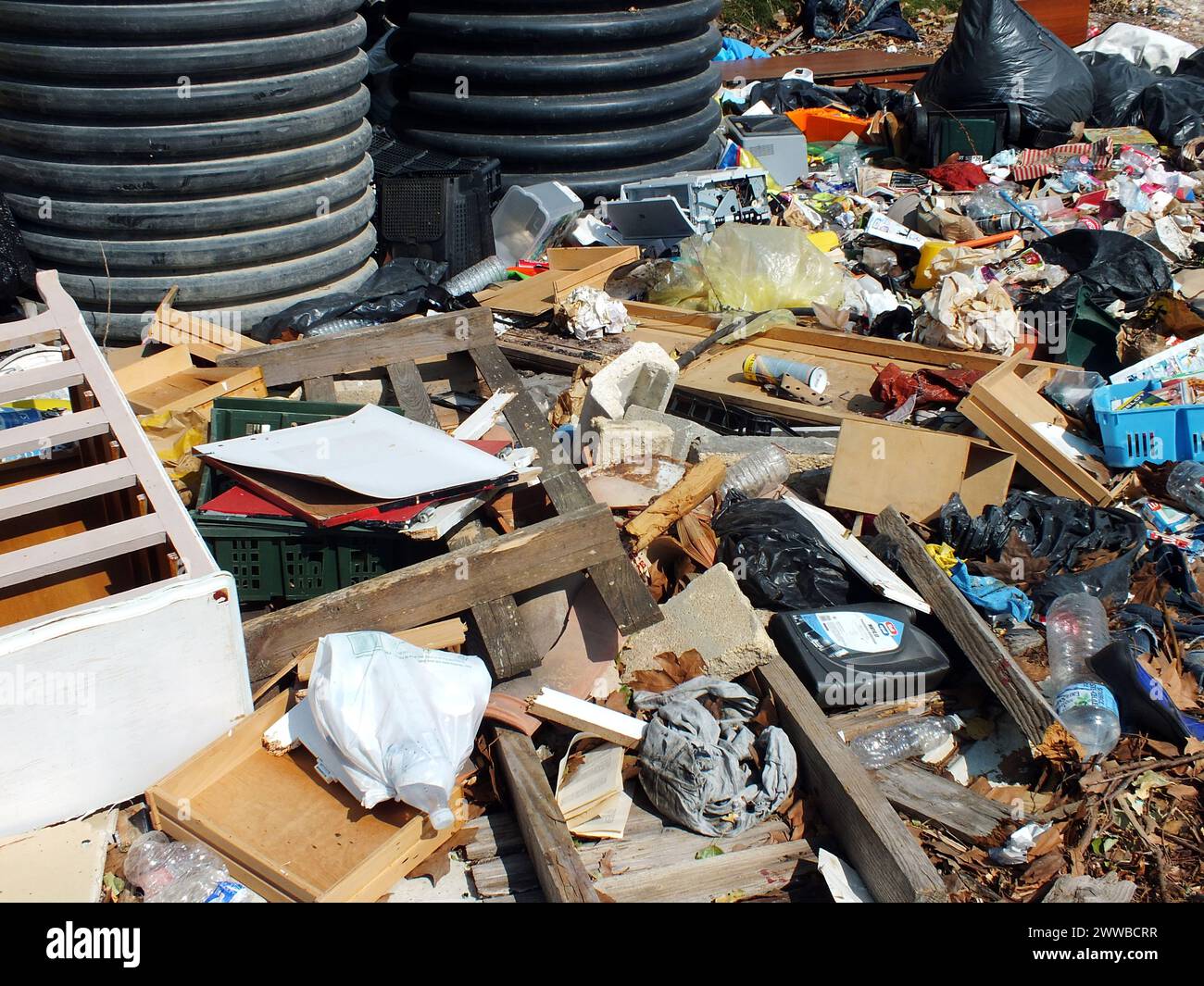 Roadside waste hi-res stock photography and images - Alamy