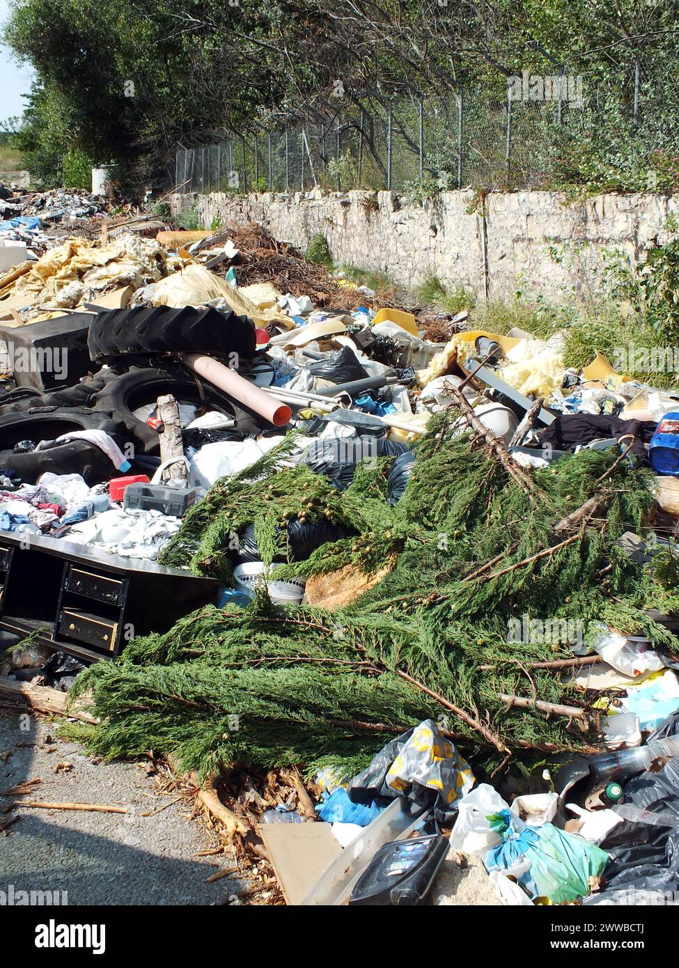 Roadside waste hi-res stock photography and images - Alamy