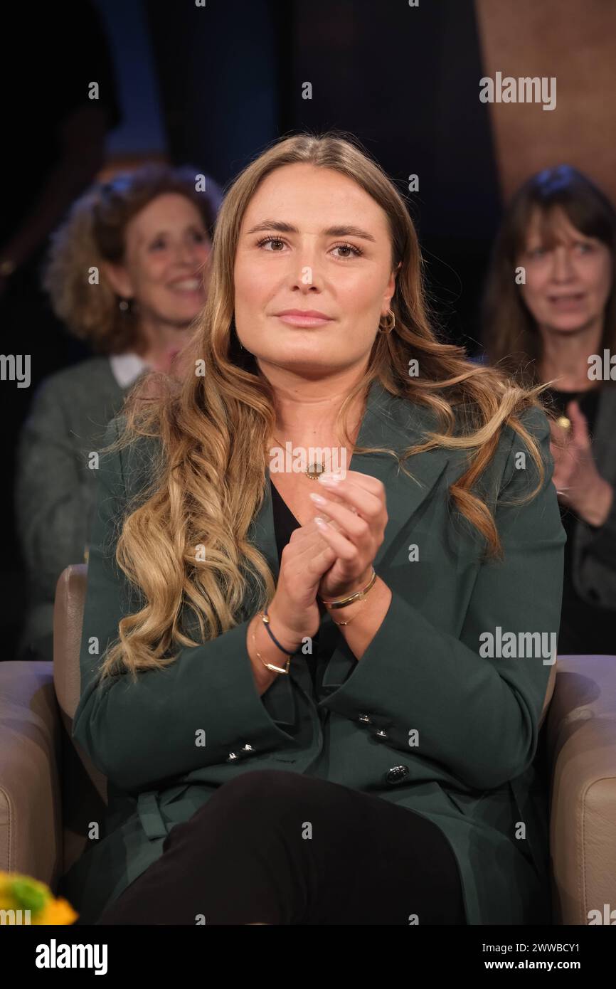 Nathalie Pohl, Extremschwimmerin, zu Gast in der NDR Talk Show ...