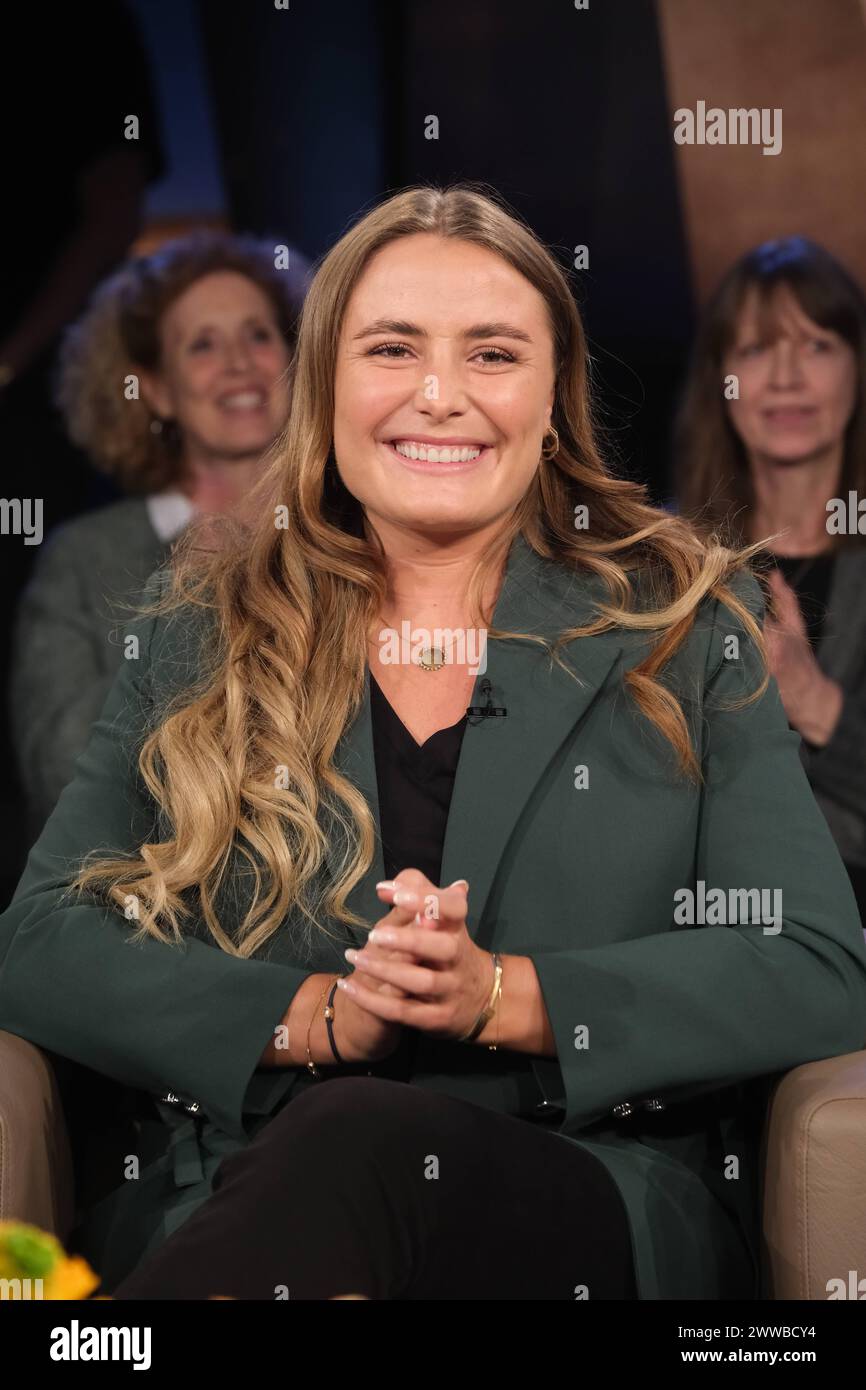 Nathalie Pohl, Extremschwimmerin, zu Gast in der NDR Talk Show ...