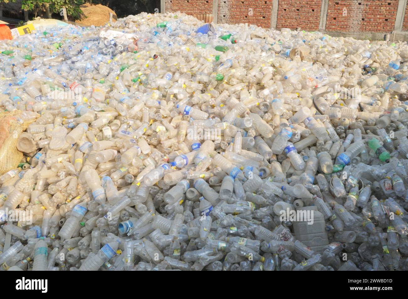 Pile of plastic bottles hi-res stock photography and images - Alamy