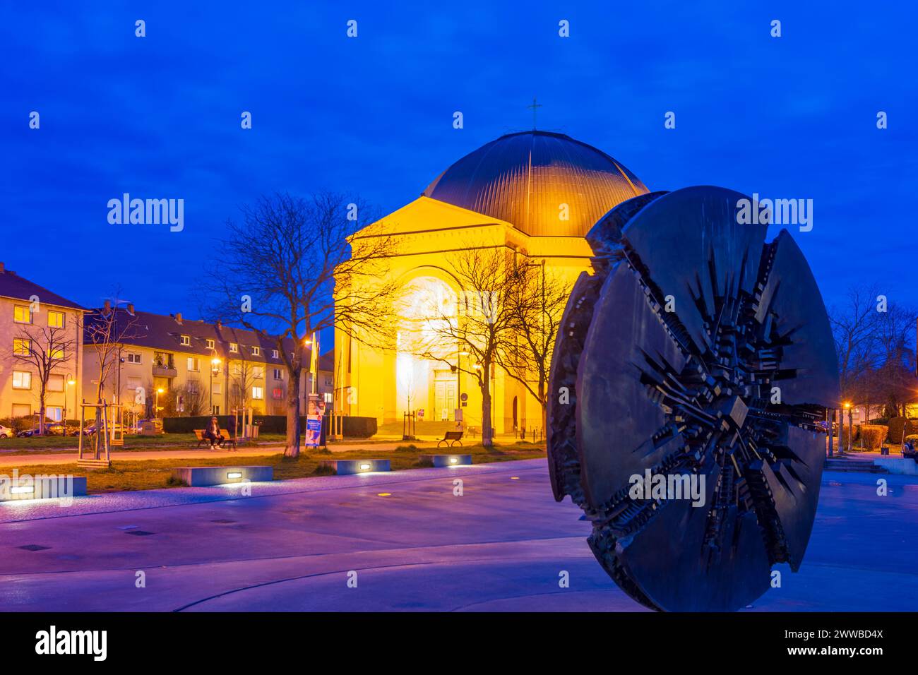 Darmstadt: church St. Ludwig, square Georg-Büchner-Platz, artwork ...