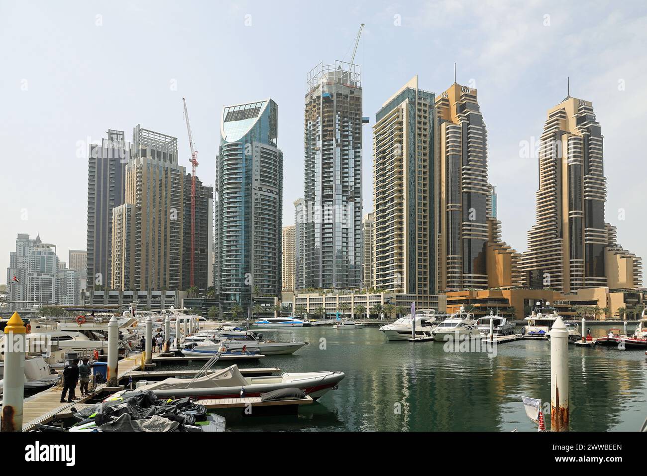 Dubai infinity pool hi-res stock photography and images - Alamy
