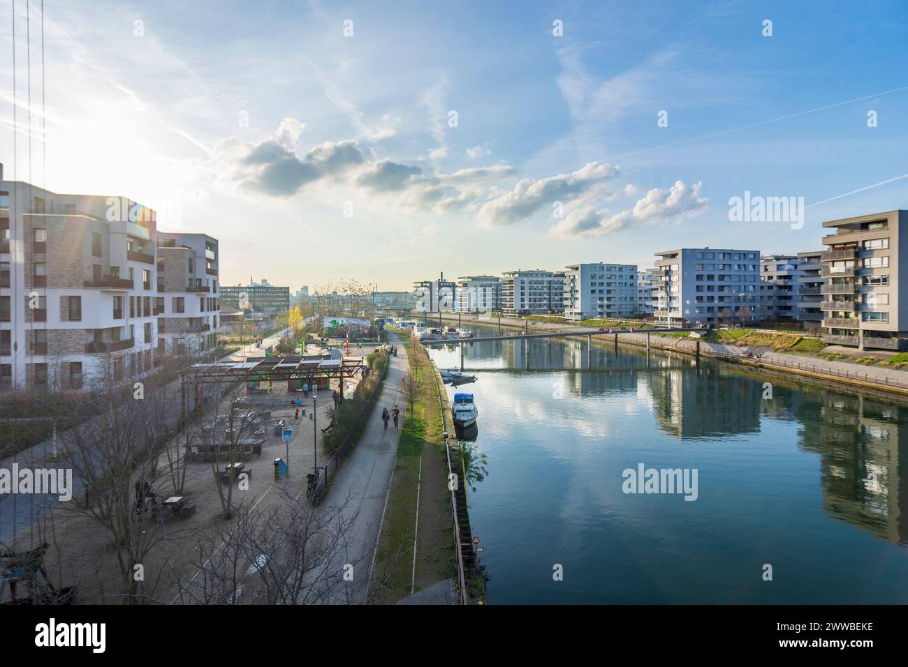 Offenbach am Main: new residential area at harbor Offenbach in ...