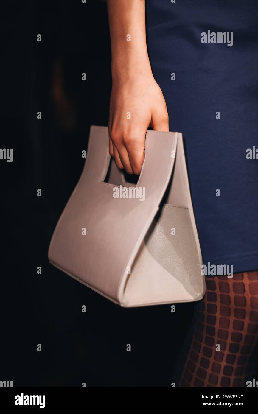 Female hand holding a stylish white minimalist handbag Stock Photo - Alamy