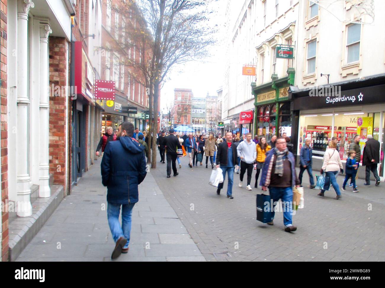 busy street scene Stock Photo - Alamy