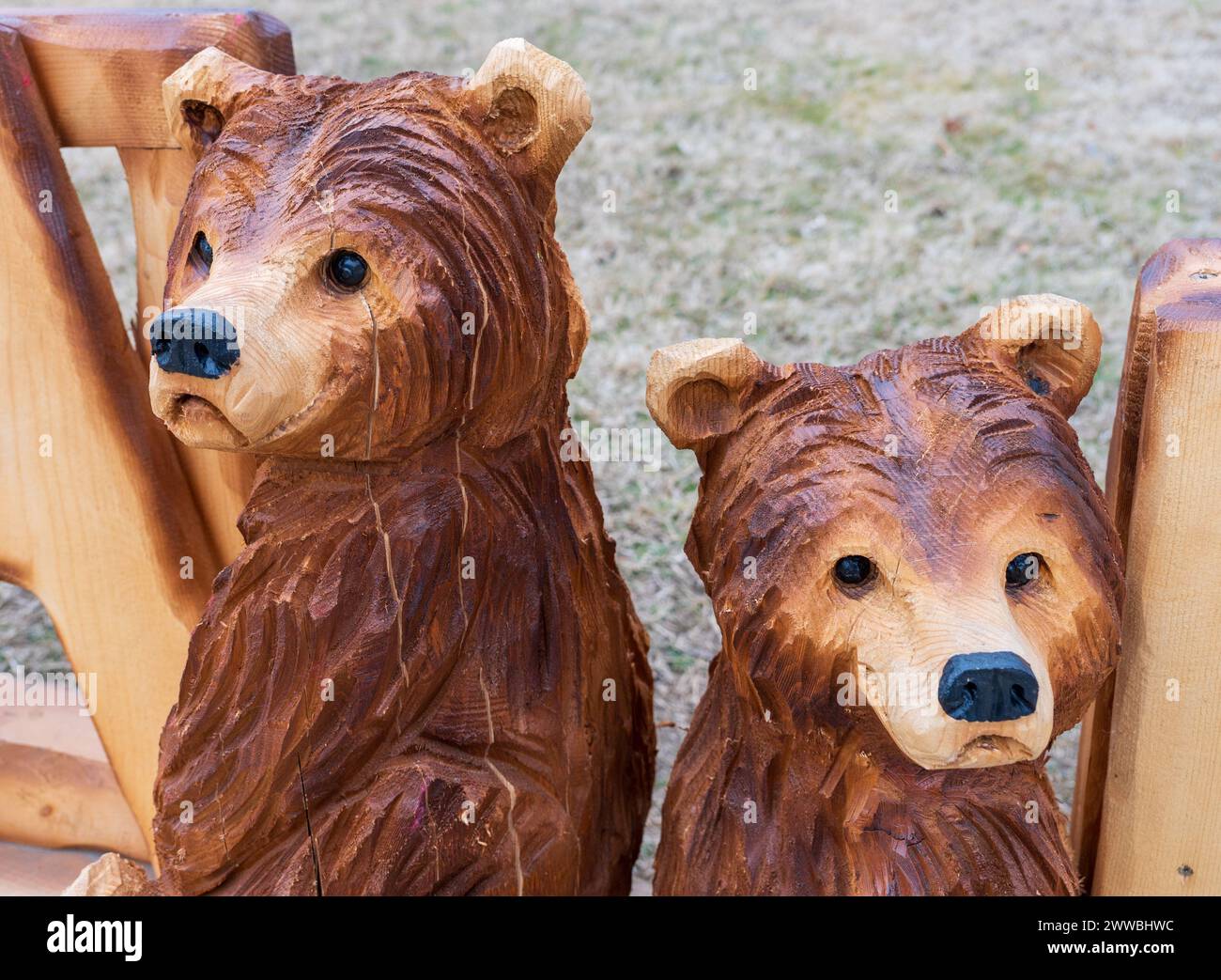 Carved bears hi-res stock photography and images - Alamy